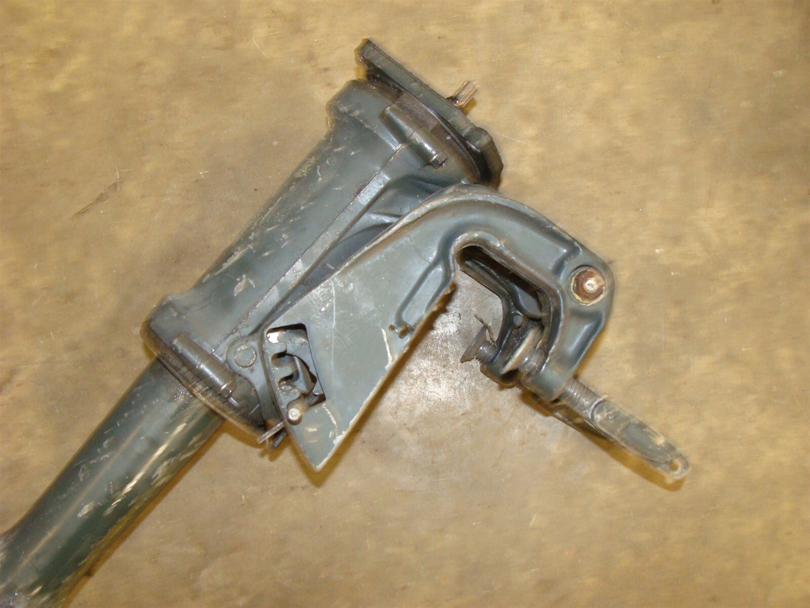 1969 JOHNSON outboard 4hp 4W69B lower unit prop drive transom clamp ...