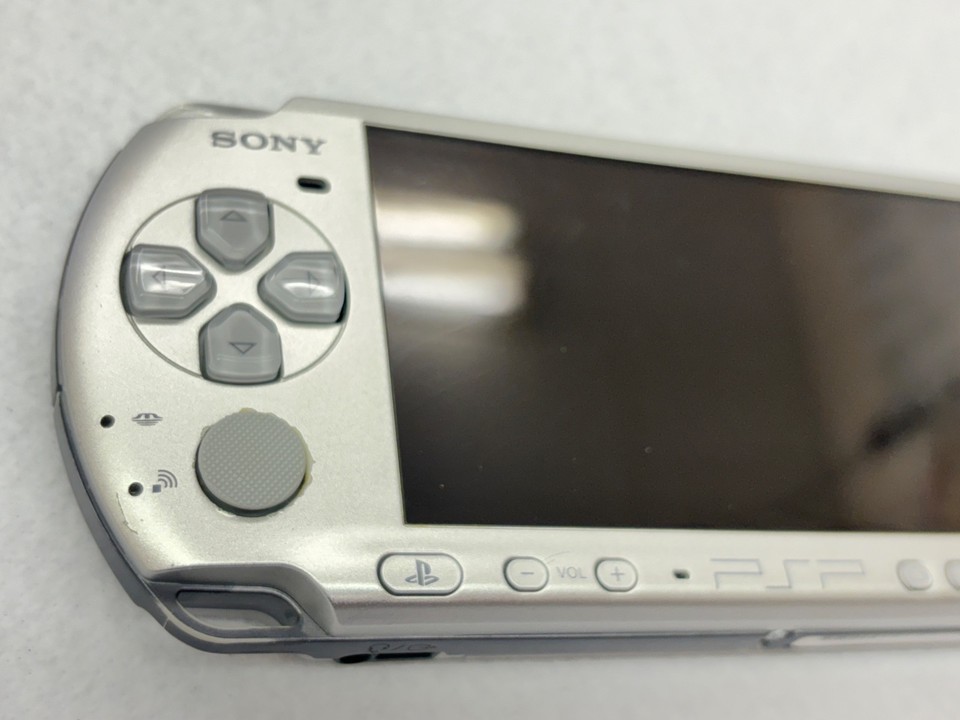 TESTED SONY PSP 3000 SILVER Console + Charger + battery + 3 game Region ...
