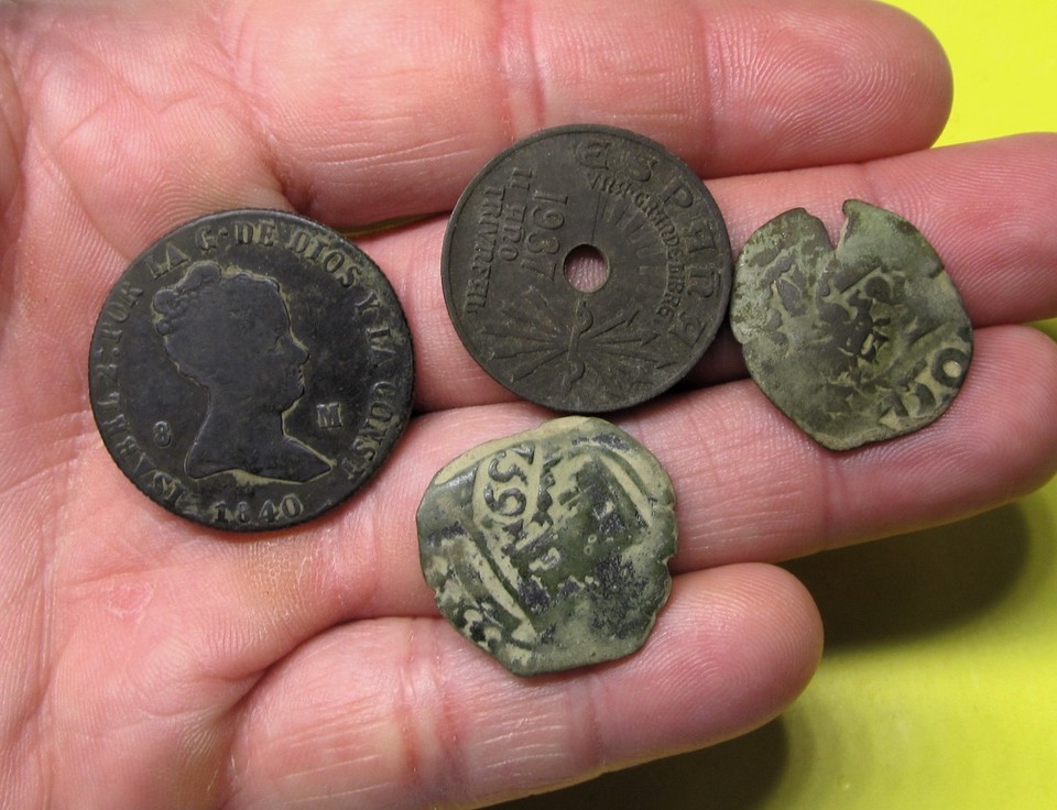 AWESOME LOT 16 DATED PIRATE TREASURE COBS SPANISH MARAVEDIS COLONIAL ...