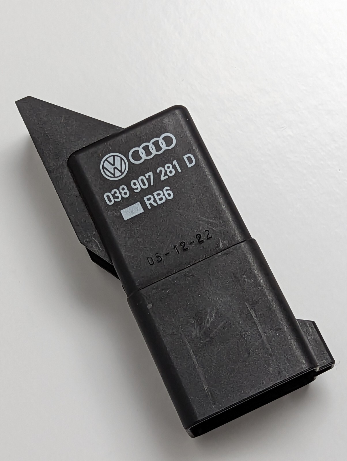 Skoda VW Diesel 9-Pin Glow Plugs Relay Bosch 0281003038 038907281D RB6 ...