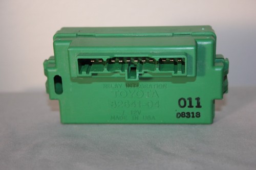 98 99 00 01 Toyota Tacoma pickup relay integration module 82641-04 011 ...