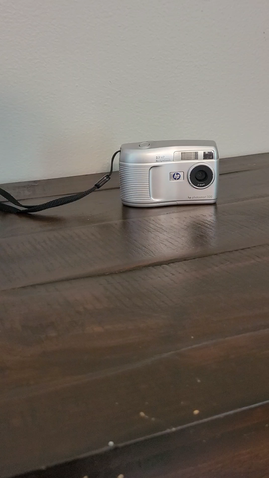 HP PhotoSmart 320 2.1 MP LCD Digital Camera Silver Targus carry case | eBay