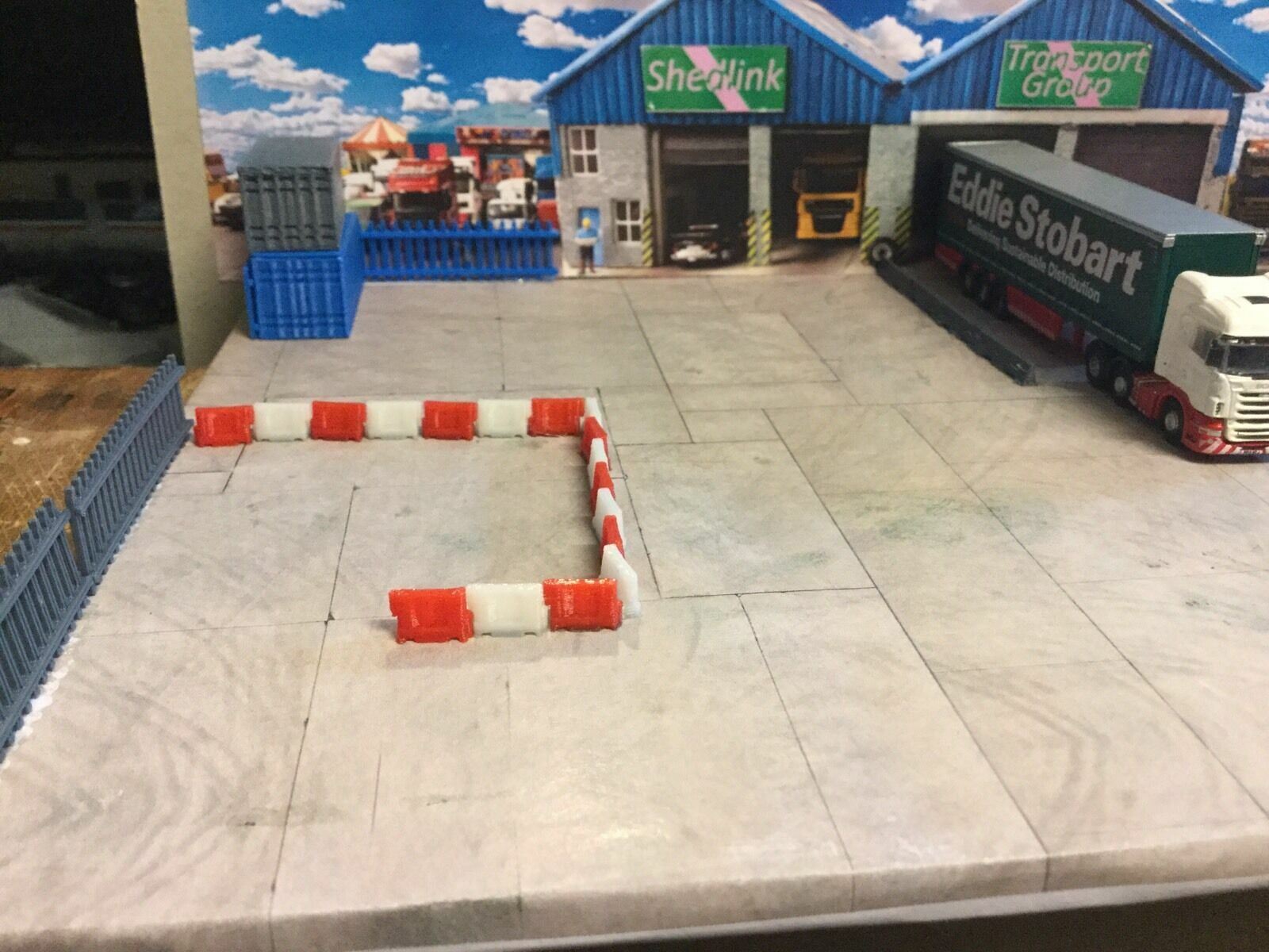 N Gauge red and white water filled barriers x 20 | eBay