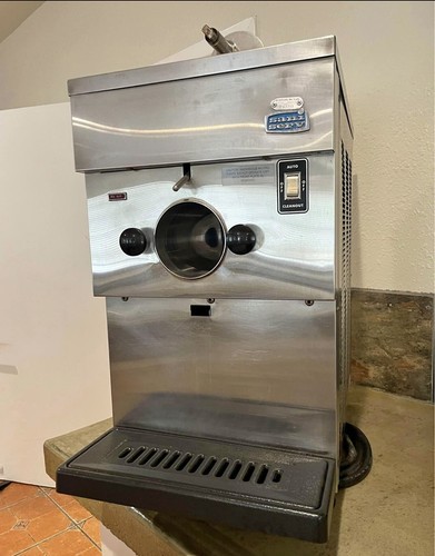 SaniServ A4011E Countertop Soft Ice Cream/Frozen Yogurt Machine 208 ...