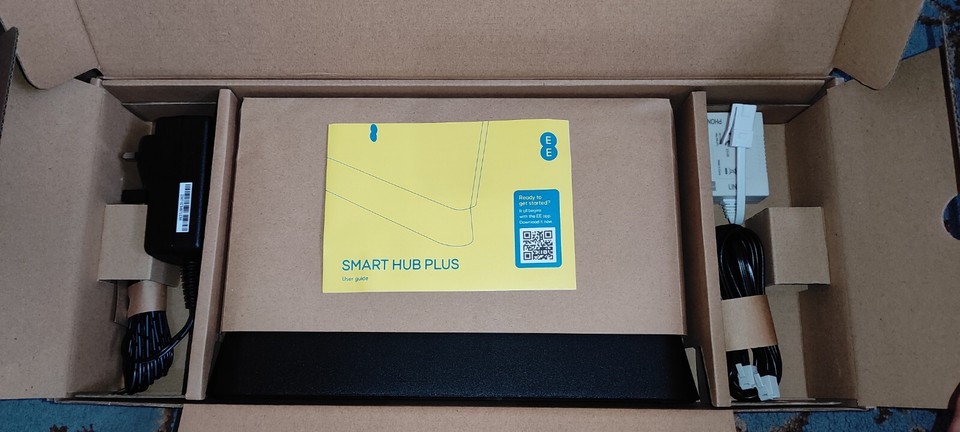 EE Smart Hub Plus Router WiFi 6 SH31B FTTC, 190 clients and up to 1.6GB ...