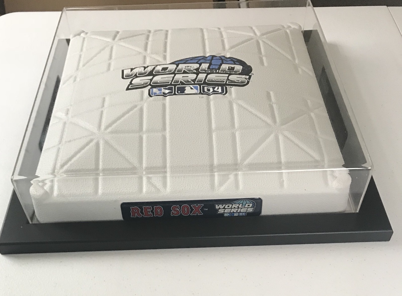 Superb Wall Mount Display Case For A Full Size Authentic Hollywood MLB ...