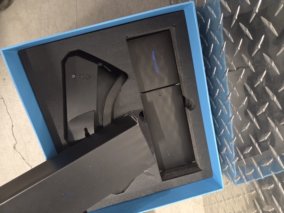 Pimax 5k+ P2 VR Headset w/ HTC Base Stations and Controllers Complete ...