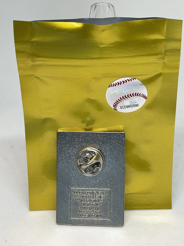 2023 Topps Series 1 Julio Rodriguez Super Box Exclusive Collectors ...