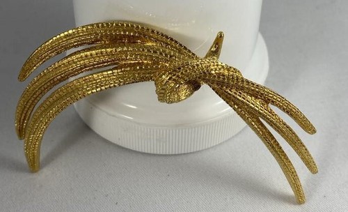 Babylon 5 Pak' Ma' Ra Ambassador Screen Used Gold Brooch Prop Costume ...