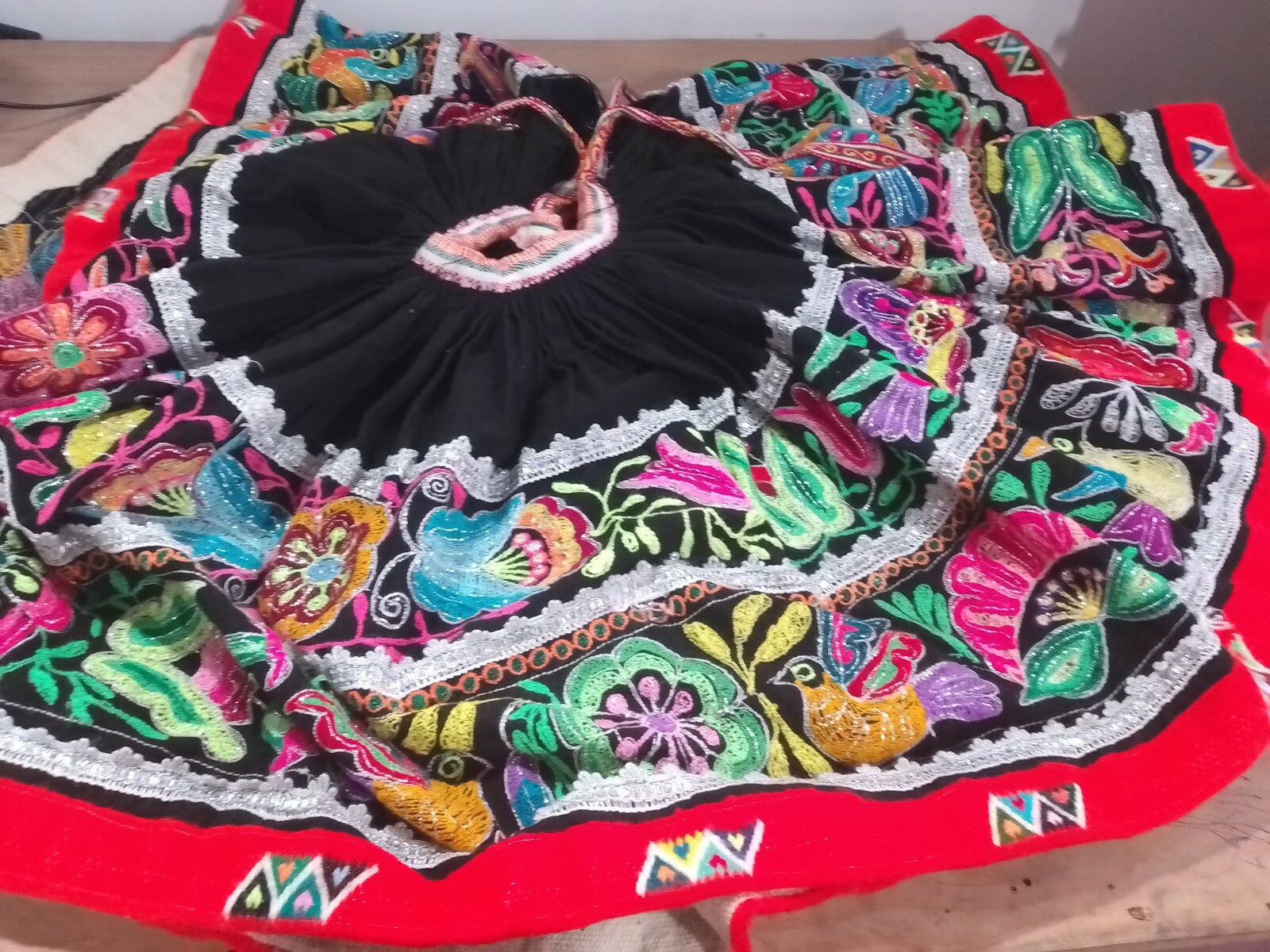PERUVIAN ANDEAN WOMEN CLOTHES SKIRT OR POLLERA | eBay
