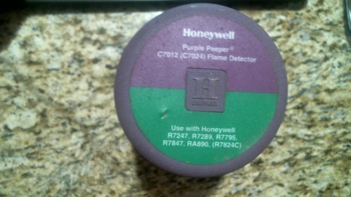 HONEYWELL C7012A PURPLE PEEPER FLAME DETECTOR Rev A 120 VAC 50/60 HZ ...