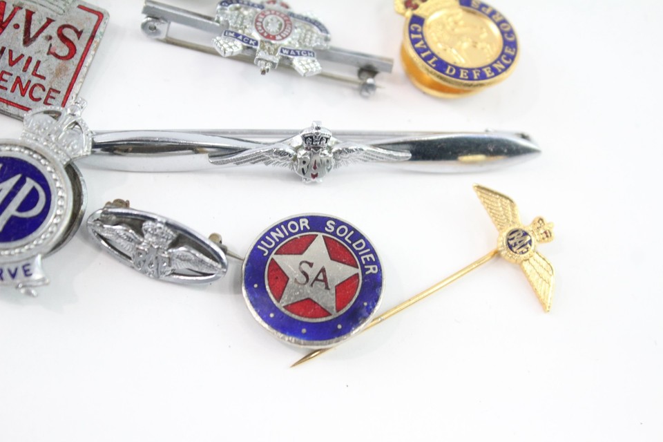Mixed Military Pin Badges Kings Crown WVS RAF WW2 Era KSLI Collection ...
