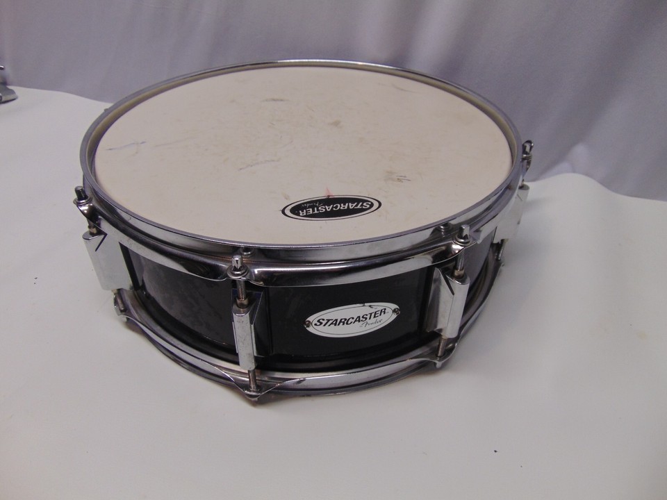 Starcaster by Fender snare drum 14 1/2" x 6" black color metal latchs ...