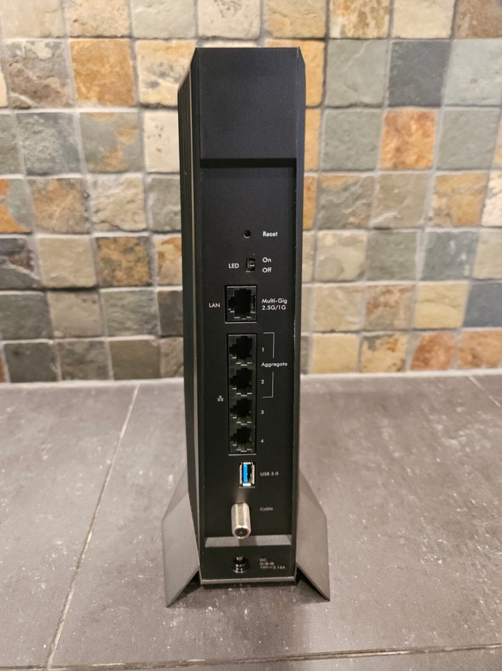 NETGEAR Nighthawk Cable Modem and Router WiFi 6 CAX80-100NAS AX6000 AX8 ...
