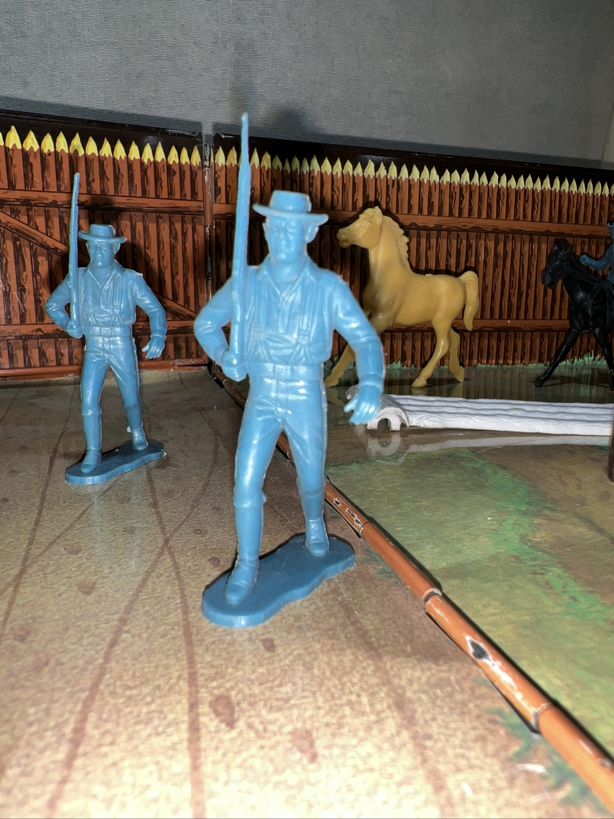 Vintage LOUIS MARX Fort Apache Carry-All Action Playset with ...