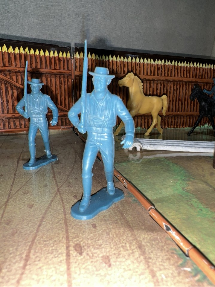 Vintage LOUIS MARX Fort Apache Carry-All Action Playset with ...