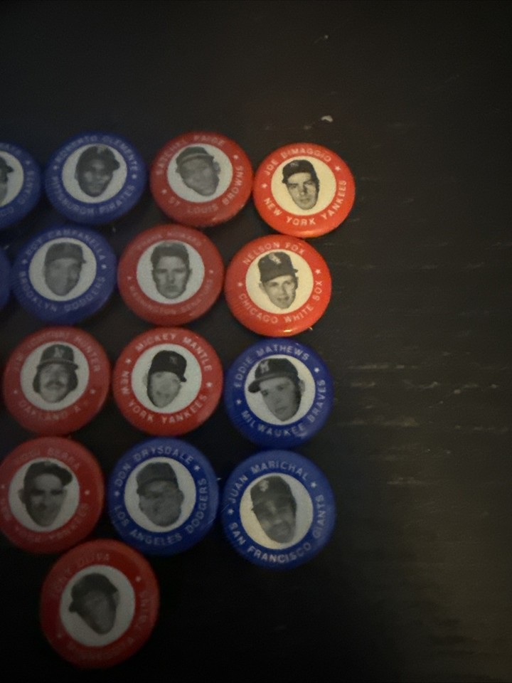 LOT of (17) 1969 MLBPA Pins Willie Mays Mickey Mantle Roberto Clemente ...