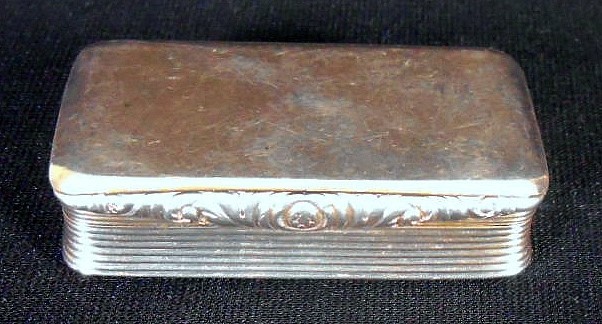 A very early Georgian form solid silver snuff box, Yat Shing, Canton c ...