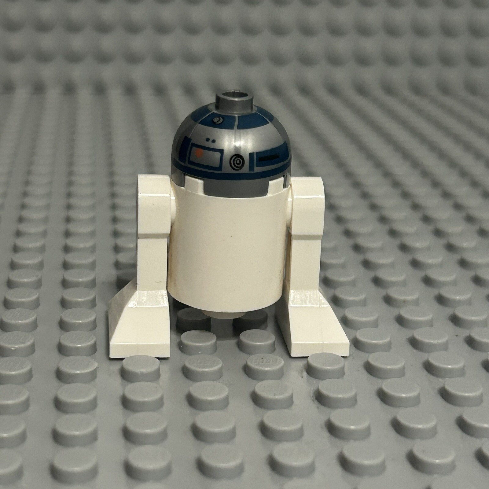 LEGO Star Wars Astromech Droid R2-D2 Minifigure Flat Silver Head Red ...