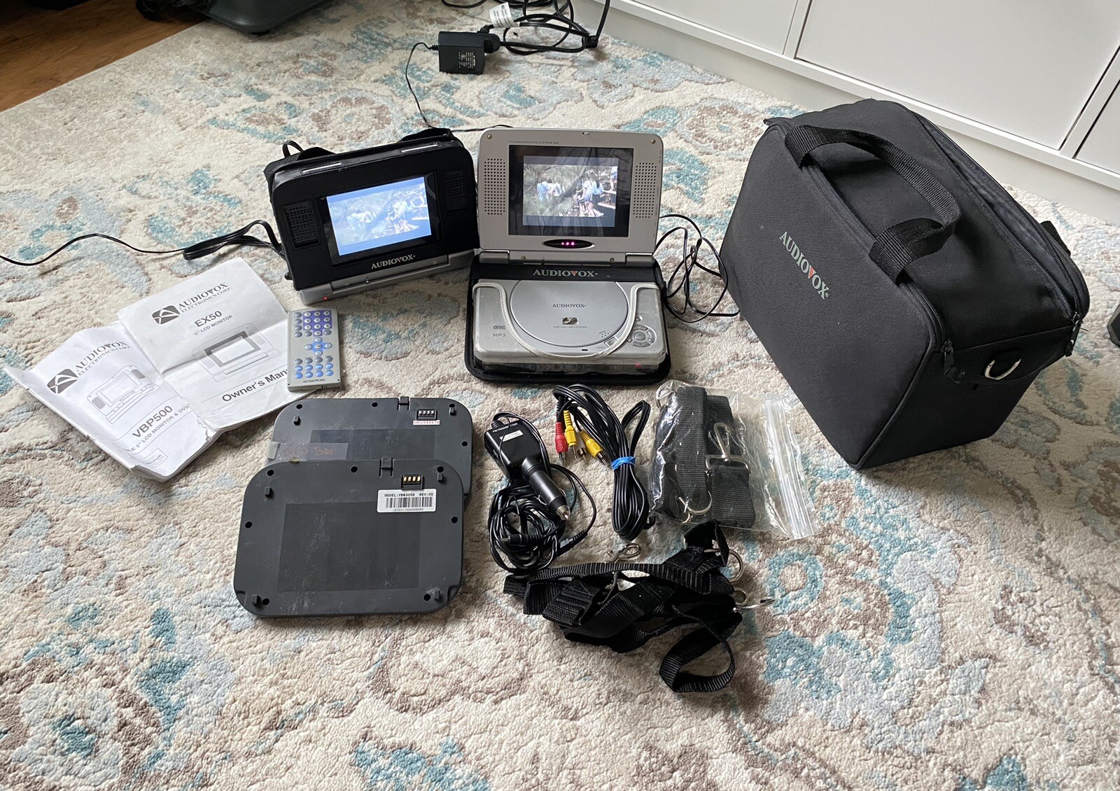 Audiovox Portable 5" LCD Monitor & DVD Player VBP500 With Case ...