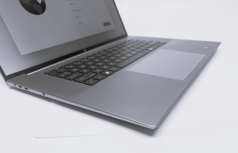 HP ZBook Studio G11 16" Laptop Ultra 7 165H vPro 32GB 1TB - RTX 1000 ...