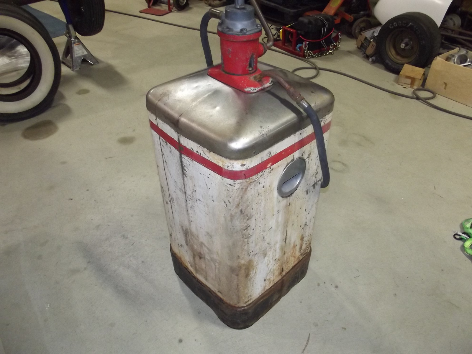 VINTAGE ARO Lubricator LUBESTER Oil Pump and Tank GAS Service STATION ...