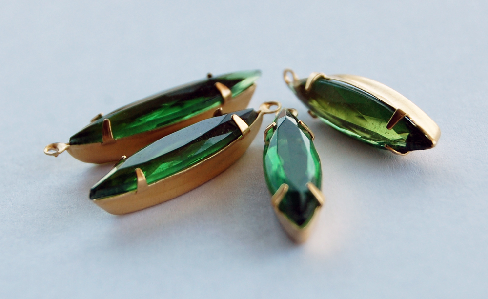 VINTAGE GLASS MARQUIS NAVETTE PENDANT BEADS 24x6mm MANY COLORS IN STOCK ...