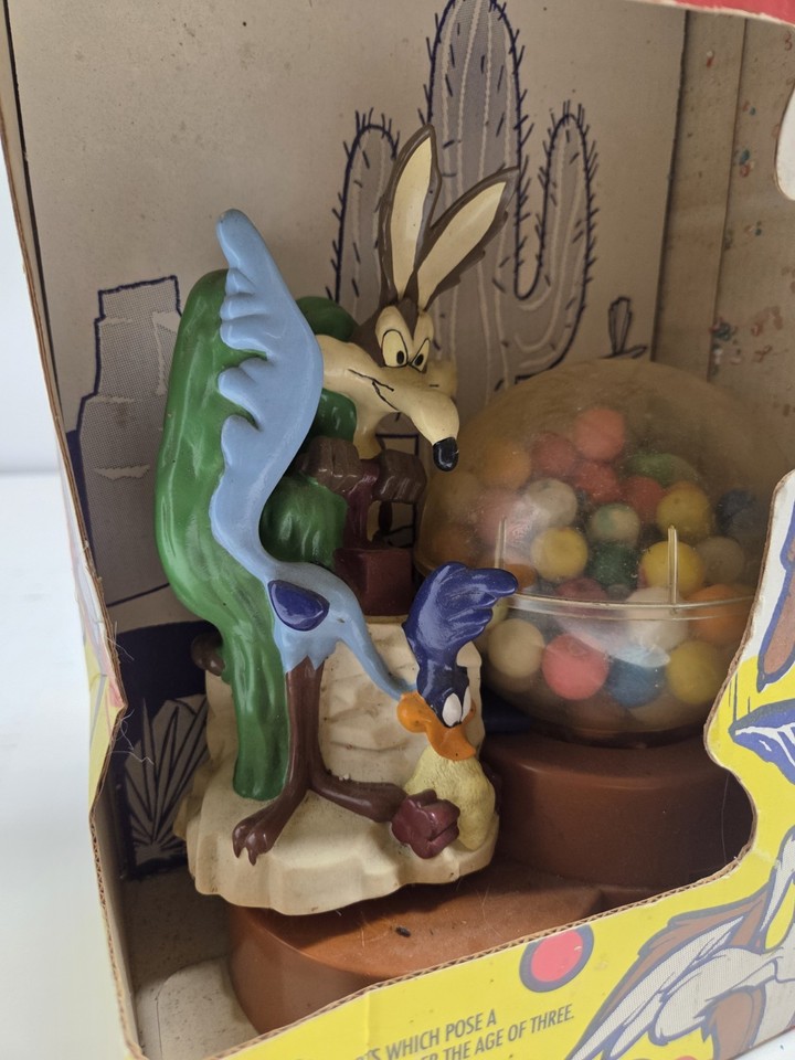 Road Runner Wile E Coyote Vintage 1990s Gumball Bank New | eBay
