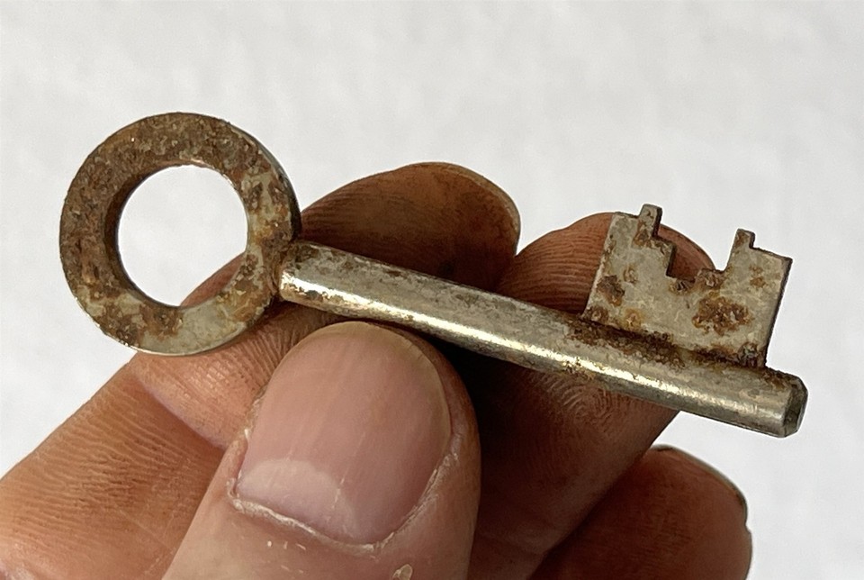 Vintage Metal Skeleton / Ornament / Escape Room Key ~6cm #57-643 | eBay UK