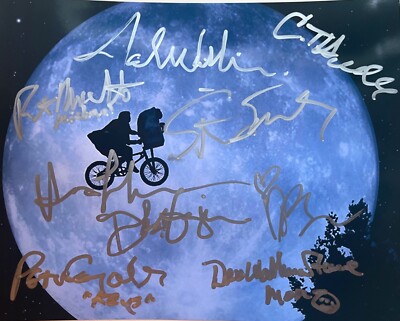 E.T. THE EXTRA-TERRESTRIAL photo cast signed by HENRY THOMAS STEVEN ...