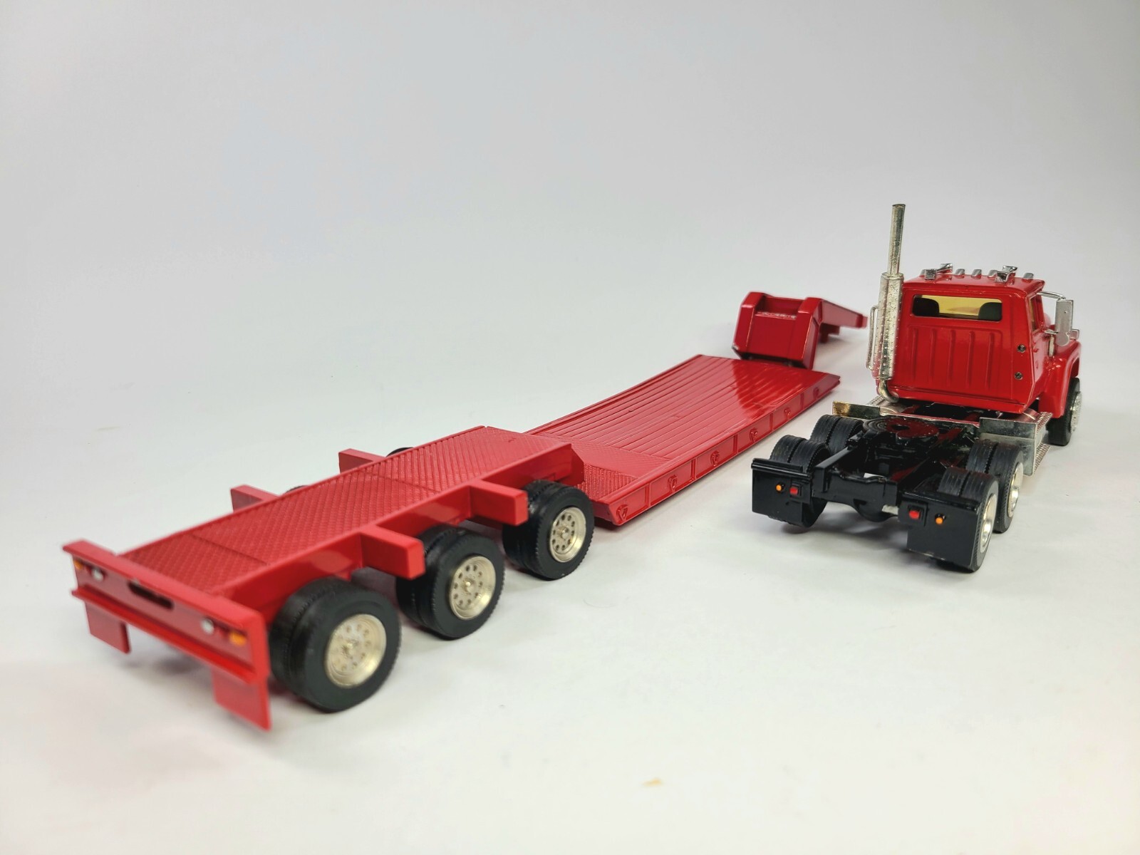 Ford LTL9000 6x4 Truck with Lowboy Trailer - Red - ASAM Smith 1:48 ...