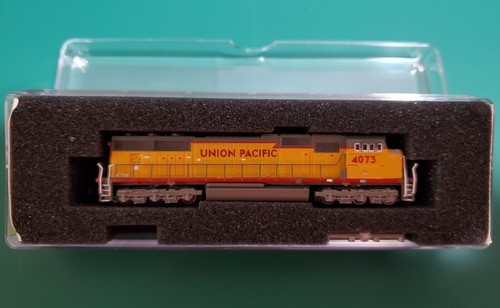 AZL Z Scale Union Pacific SD70M Locomotive Engine 6102 Rd#4073 Marklin ...