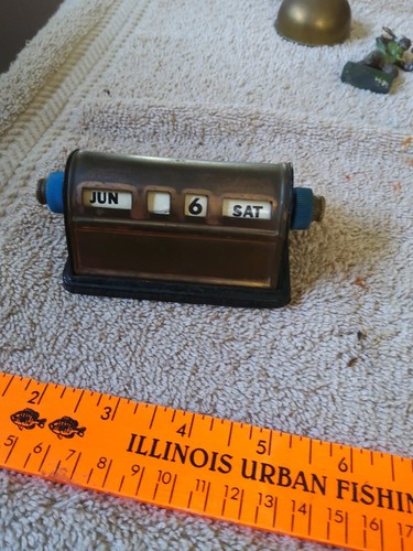 Vintage Park Sherman Brass Desktop Turn Knob Perpetual Desk Calendar ...