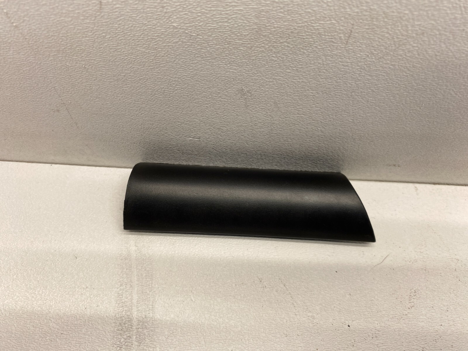 2008-2011 VOLVO V50 RIGHT FRONT INTERIOR DOOR PULL HANDLE TRIM INSERT ...