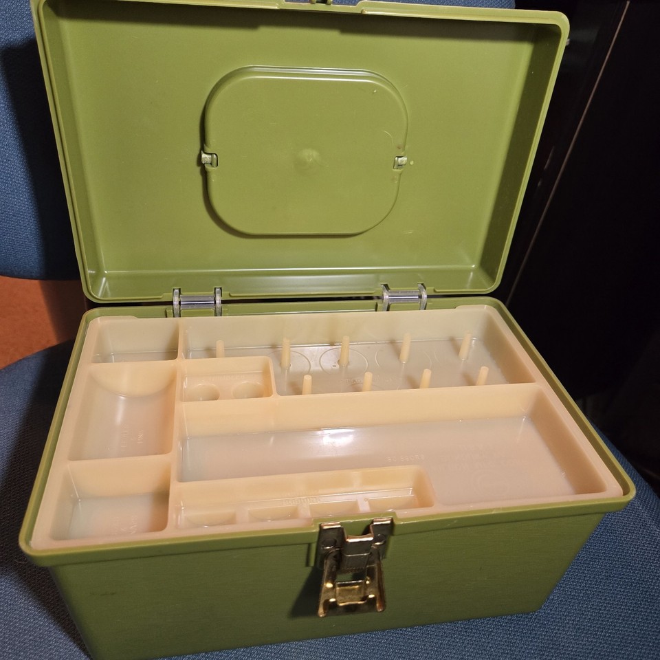 Vintage Wilson Wil-Hold Sewing Box Plastic Avocado Green w/ Tray Made ...