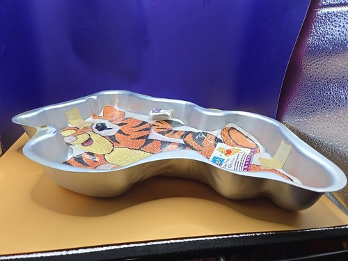 Wilton Big Tigger cake pan DISNEY metal baking mold tin 2105-3001 | eBay