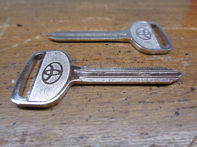 2 BLANK KEYs FITS TOYOTA 4 RUNNER AVALON CAMRY CELICA SUPRA T100 lot of ...