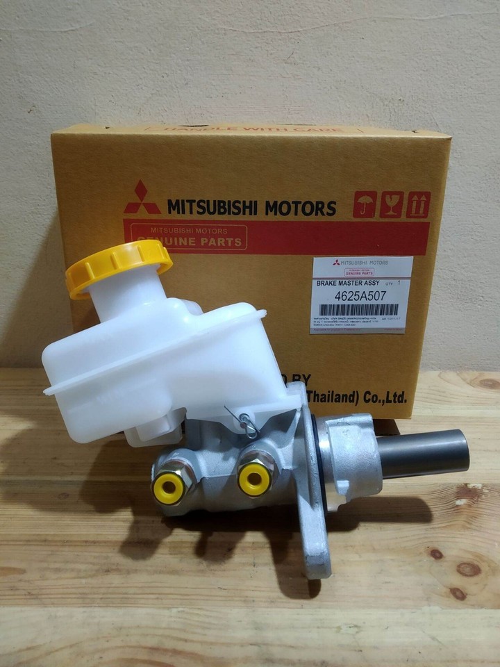 4625A507 NEW Genuine Brake Master Cylinder 15-19 Mitsubishi Triton L200 ...