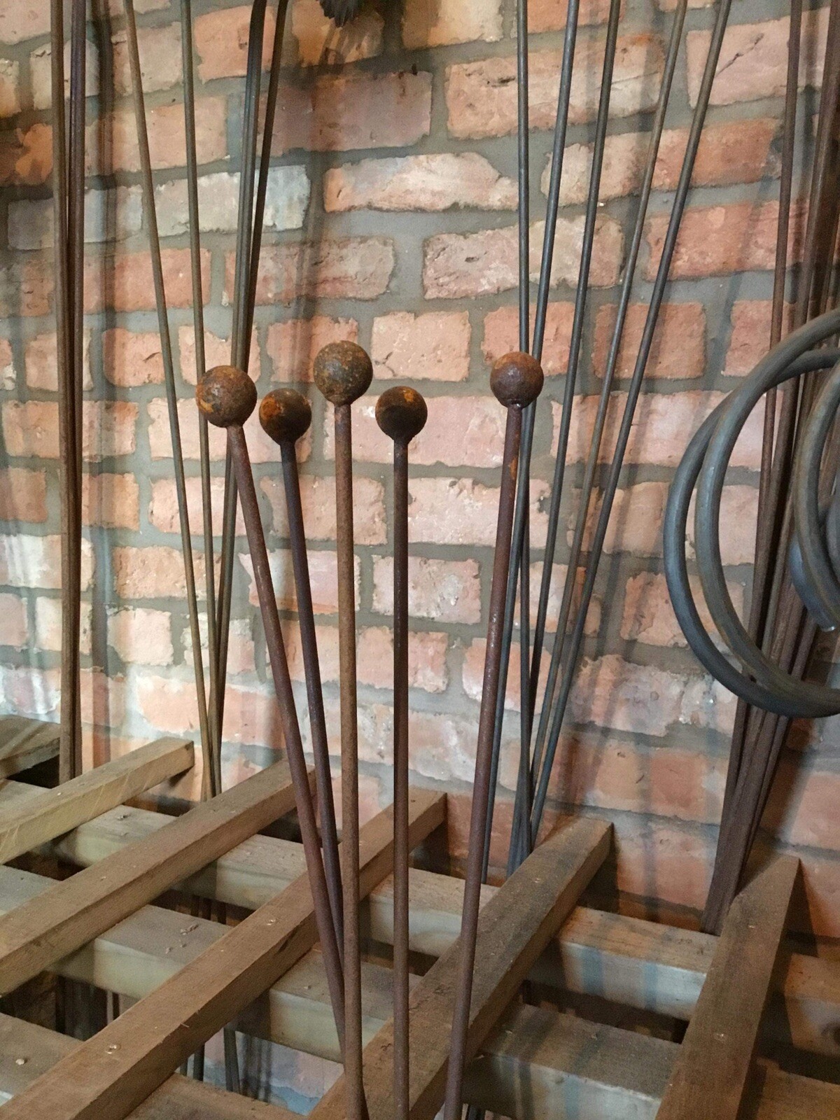 🇬🇧SET OF 5 RUSTY METAL BALL TOP GARDEN PLANT SUPPORTS / STAKES - STEEL ...
