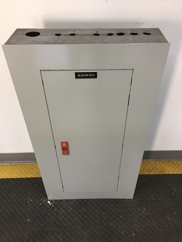 GE 100 AMP 208/120 VOLT 3 PHASE 33 CIRCUIT MAIN BREAKER PANEL..P-1040 ...