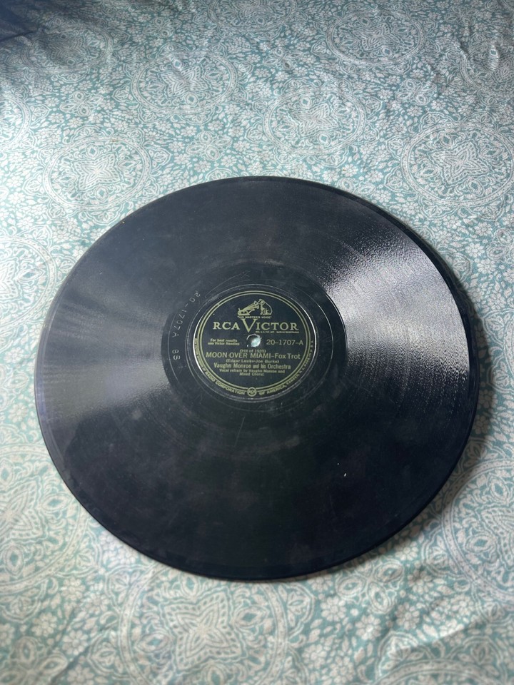 RCA VICTOR Record 78 rpm 20-1707 RAGING WITH THE MOON / MOON OVER MIAMI ...