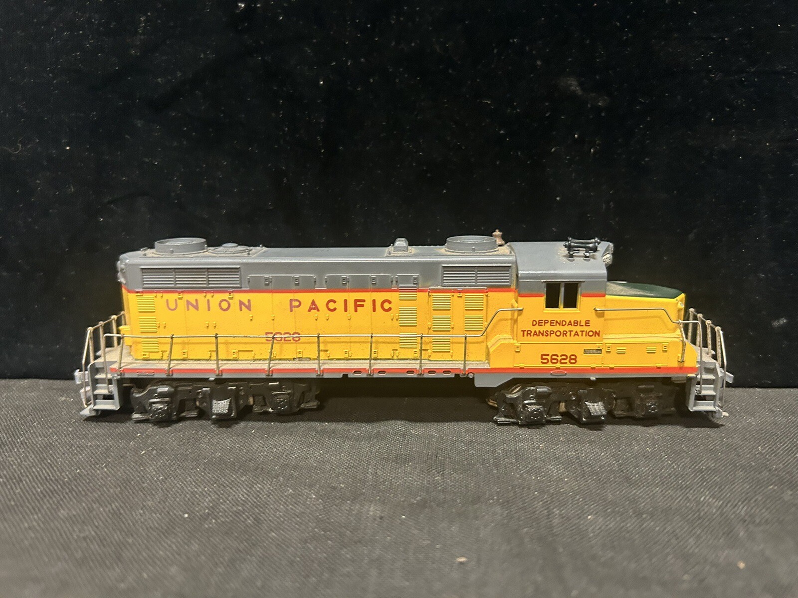 TYCO Union Pacific #5628 HO Scale Train Locomotive Engine Yellow | eBay