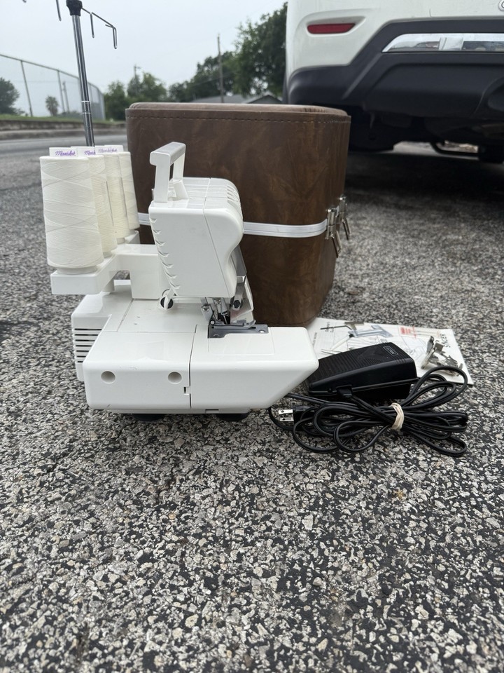 Vintage Singer Ultralock 14U234 4-Thread Sewing Machine w/ Case ...