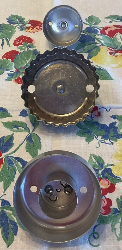 Vintage Metal Cookie Cutters LOT Aluminum Wood Knob Donut Round Biscuit ...