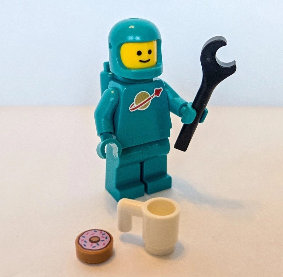 LEGO NEW PEARL GOLD & TEAL Classic Spaceman Minifigure LOT from #21358 ...