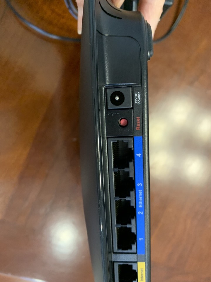 Linksys WRT110 24 Mbps 4-Port 10/100 Wireless G Router 745883583959| eBay