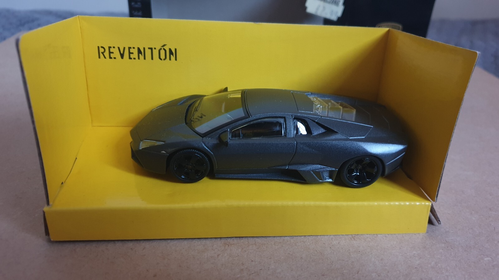 (REDUCED PRICE) Mondo Motors Lamborghini Reventon 1:43 Scale Model Car ...