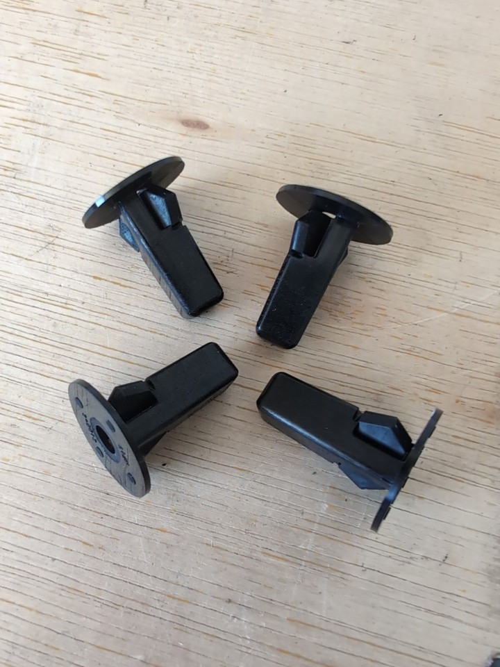 4 X Genuine Toyota Lexus Wheel Arch Liner Moulding Grommets 90189-06157 ...