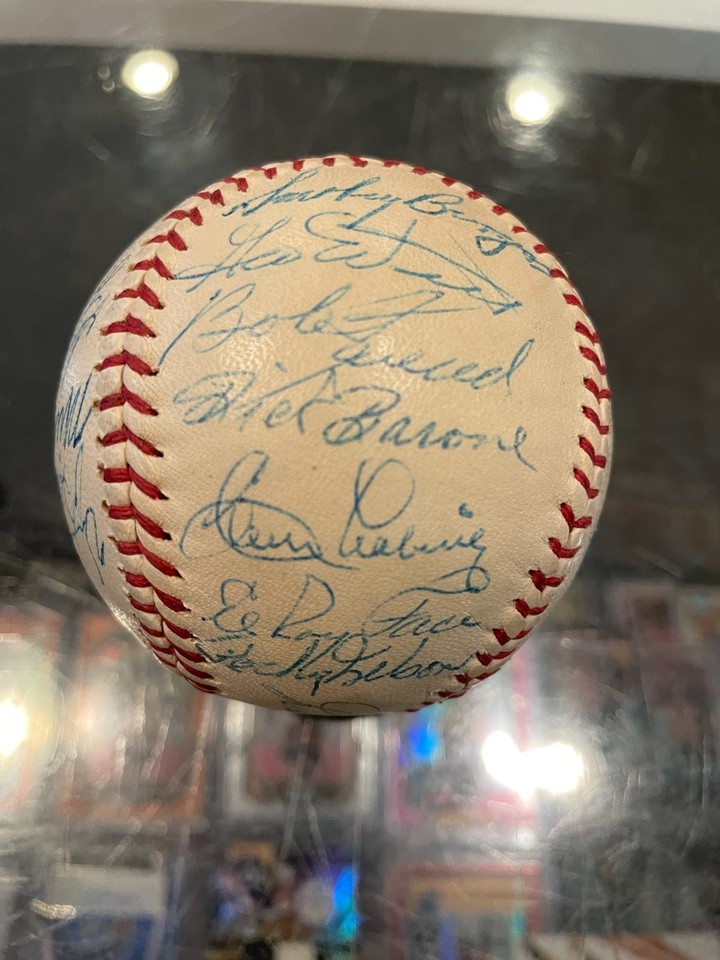 1960 PITTSBURGH PIRATES TEAM SIGNED BASEBALL ROBERTO CLEMENTE 31 AUTOS ...