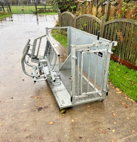 Bateman Sheep Turnover Crate, Foot /Horn Trimming Crate. Bateman ...